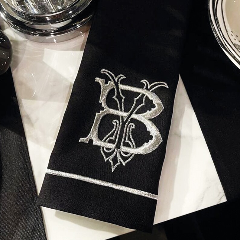 Personalized Embroidered Elegant Table Linen Overlapping Monograms ...