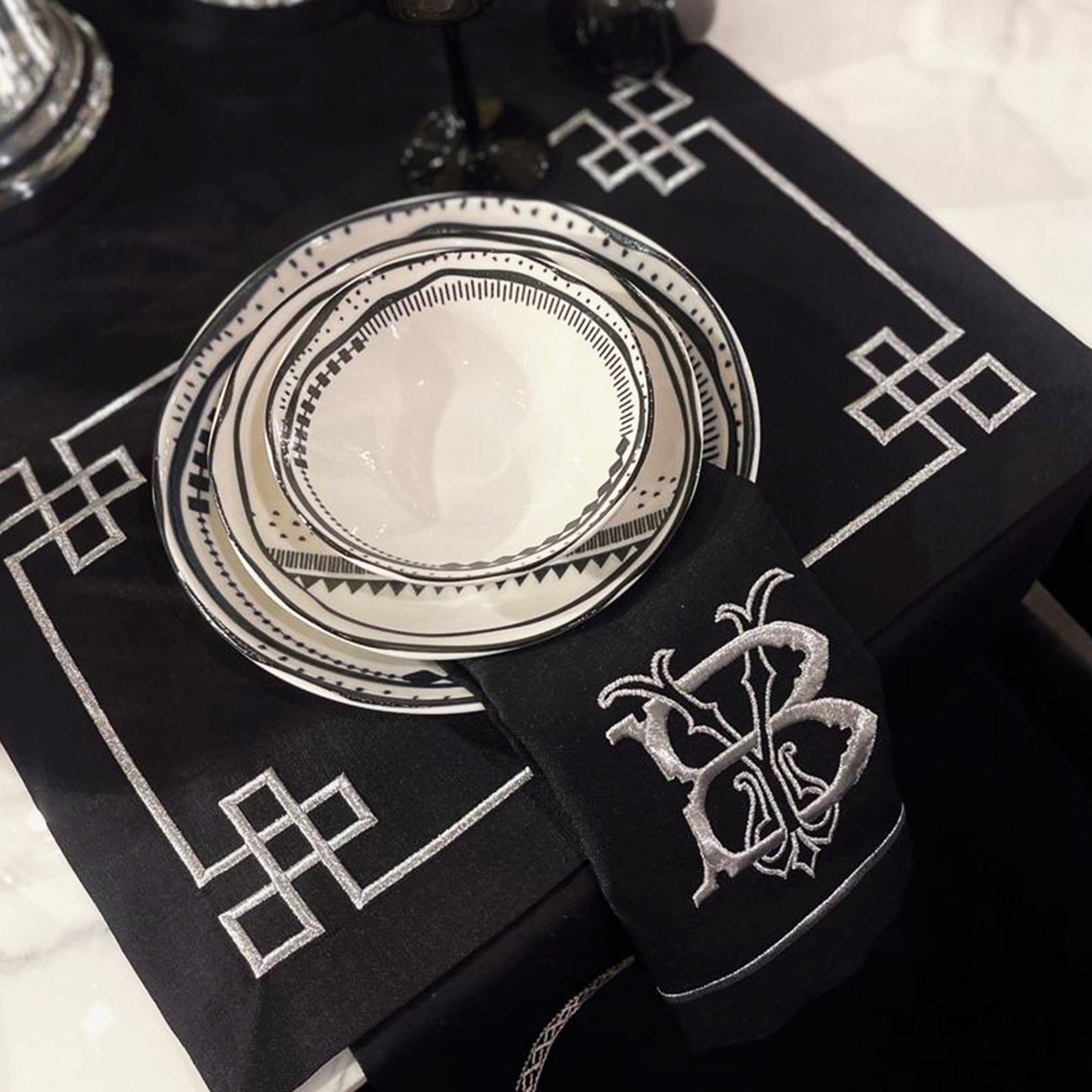 Personalized Embroidered Elegant Table Linen; Overlapping Monograms ...