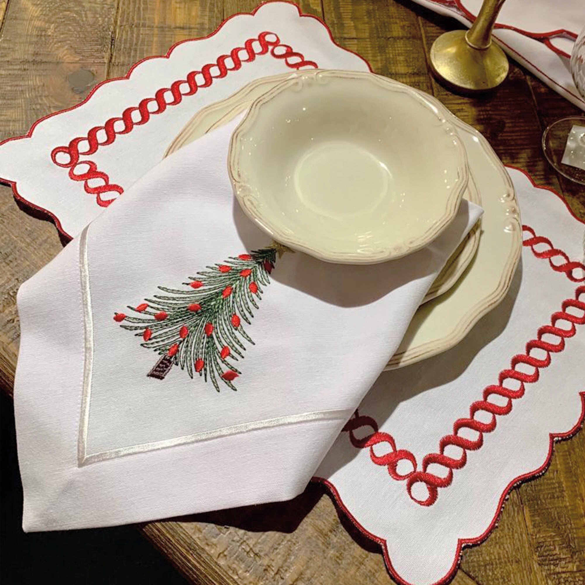 White Christmas Table Linen Set; Placemats, Napkins With Christmas Tree ...
