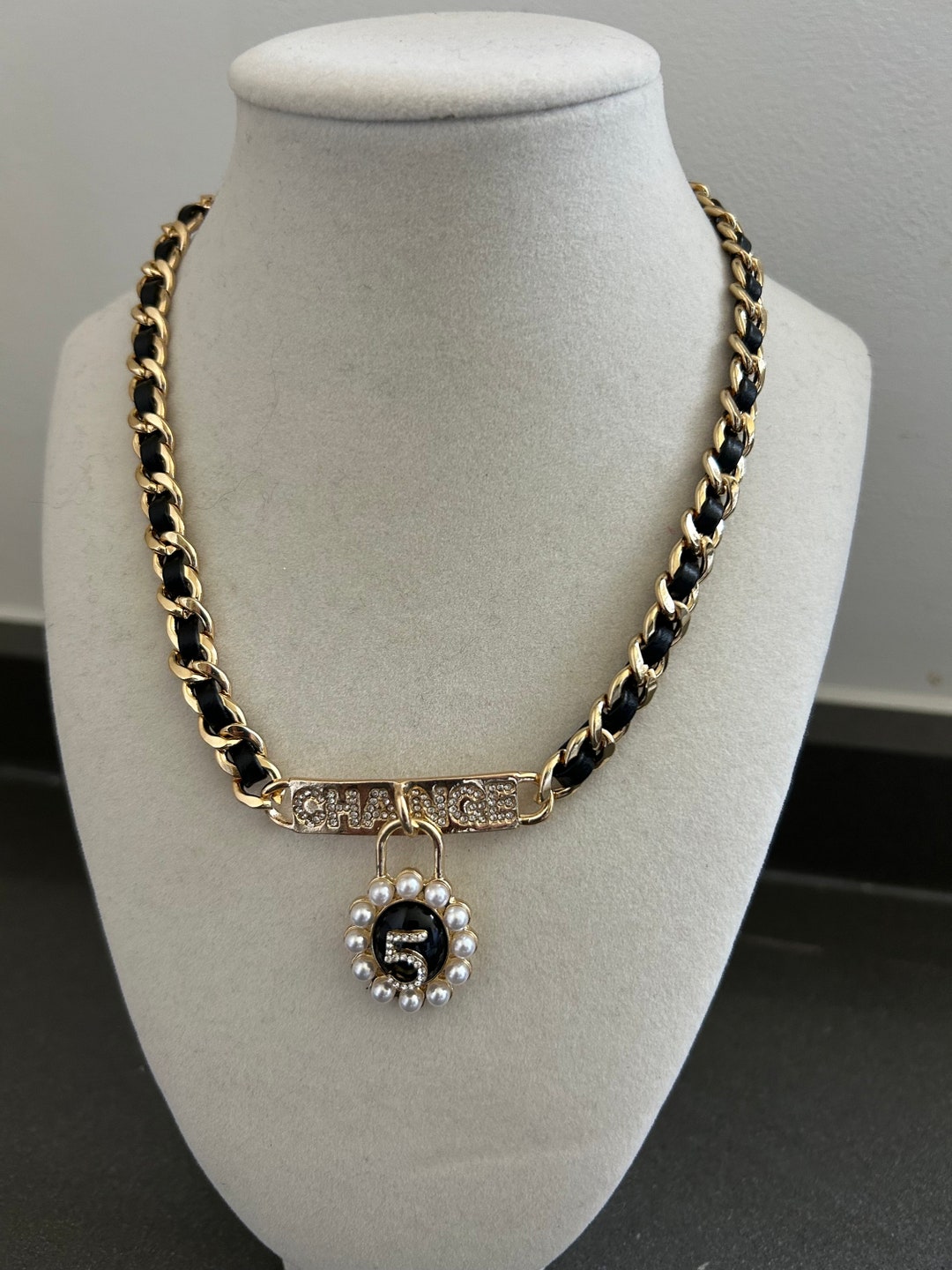 No. 5 Chain Choker Pearl Dangle Pave Necklace With Change Nameplate ...