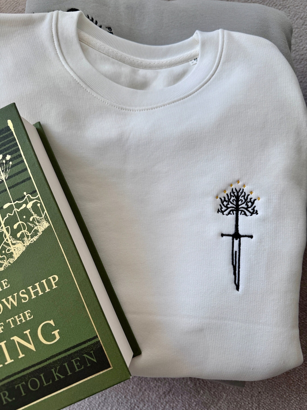 The King of Gondor Aragorn Inspired Embroidered Jumper / Lord of the ...