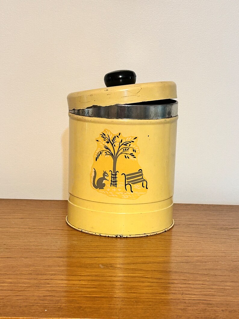 Set of 2 Vintage Kitchen Tins, Cute Yellow and Red With Knob on Lid - Etsy