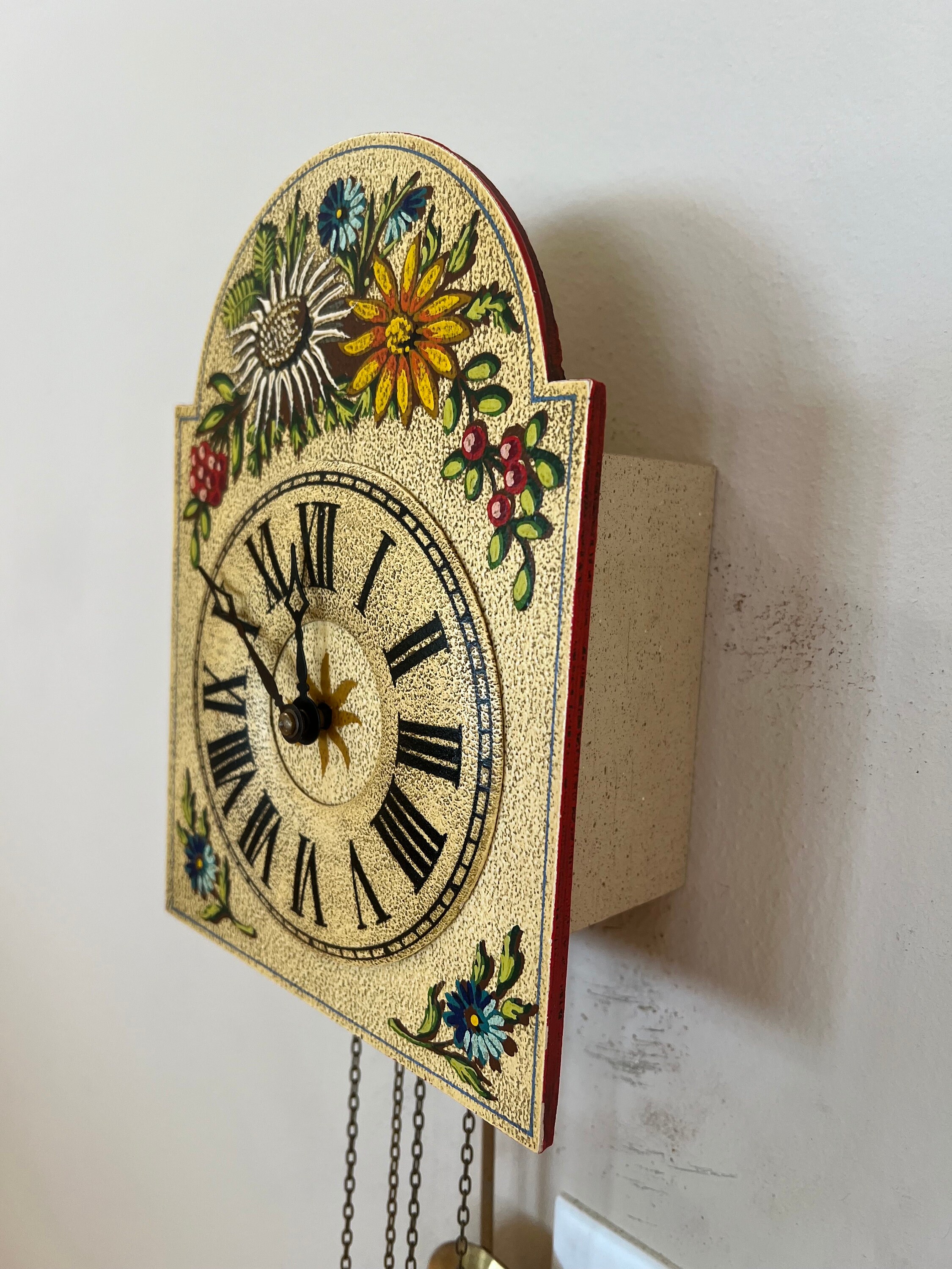 Shield Clock Working Vintage, Black Forest German Made. Very Cute Clock ...