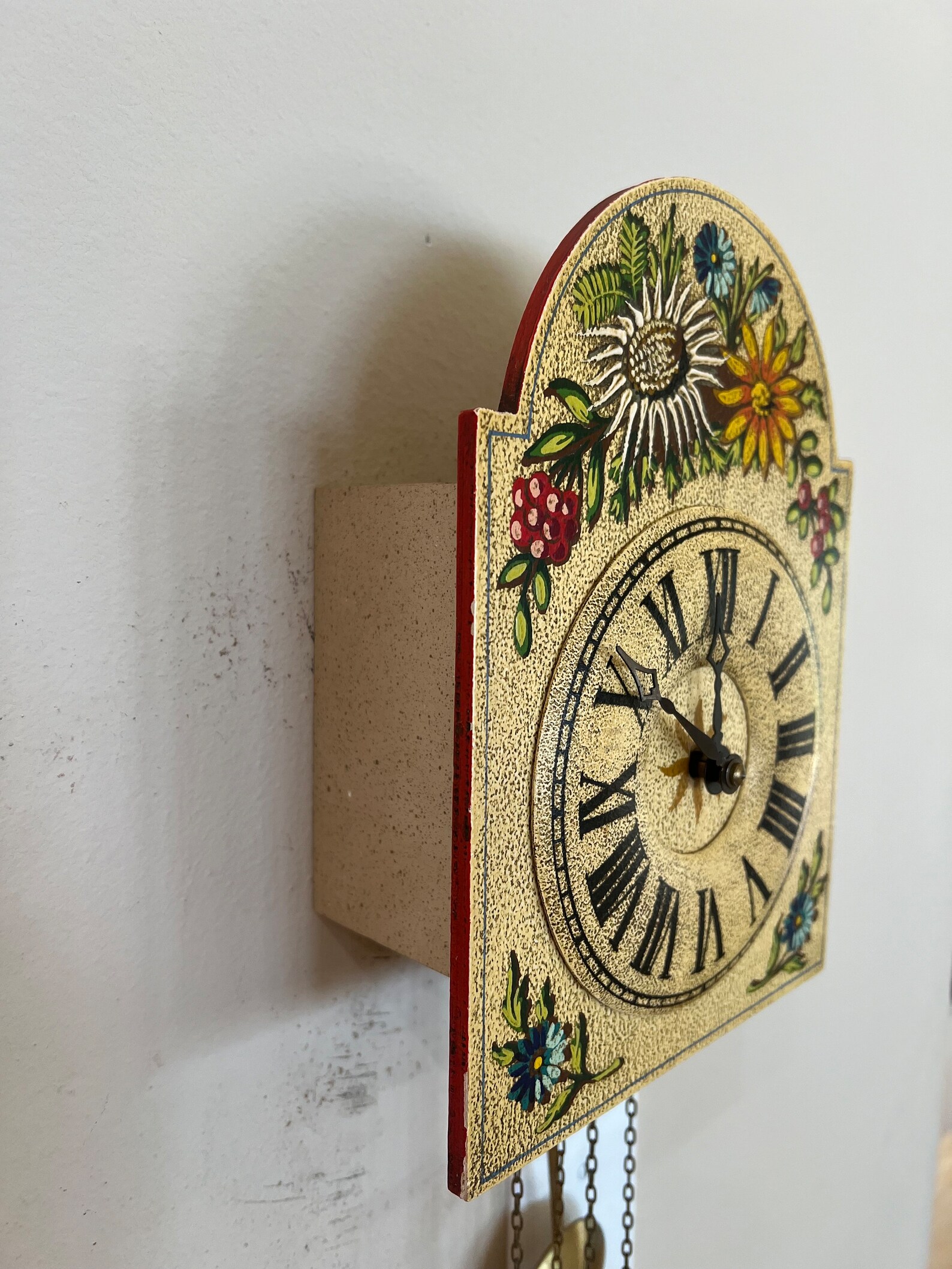 Shield Clock Working Vintage, Black Forest German Made. Very Cute Clock ...