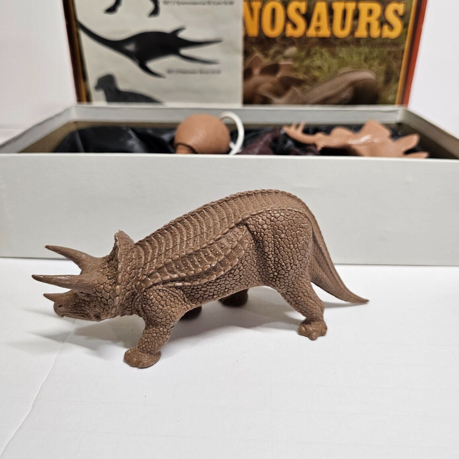 Invicta Prehistoric Animals Dinosaurs Solid Scale British Museum 1975 ...