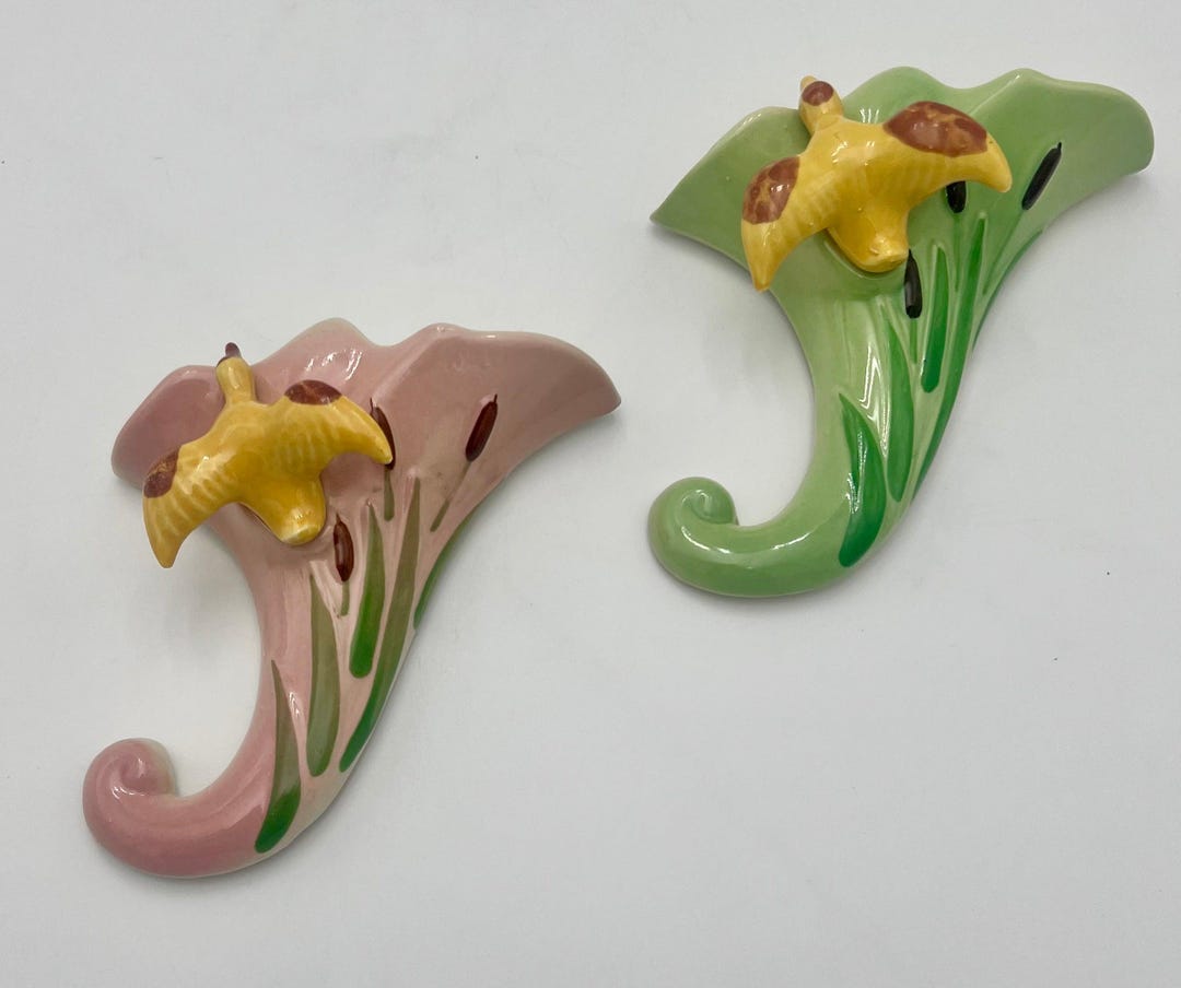 Pair of 1950s Pink and Green Cornucopia Shape Wall Pockets - Etsy