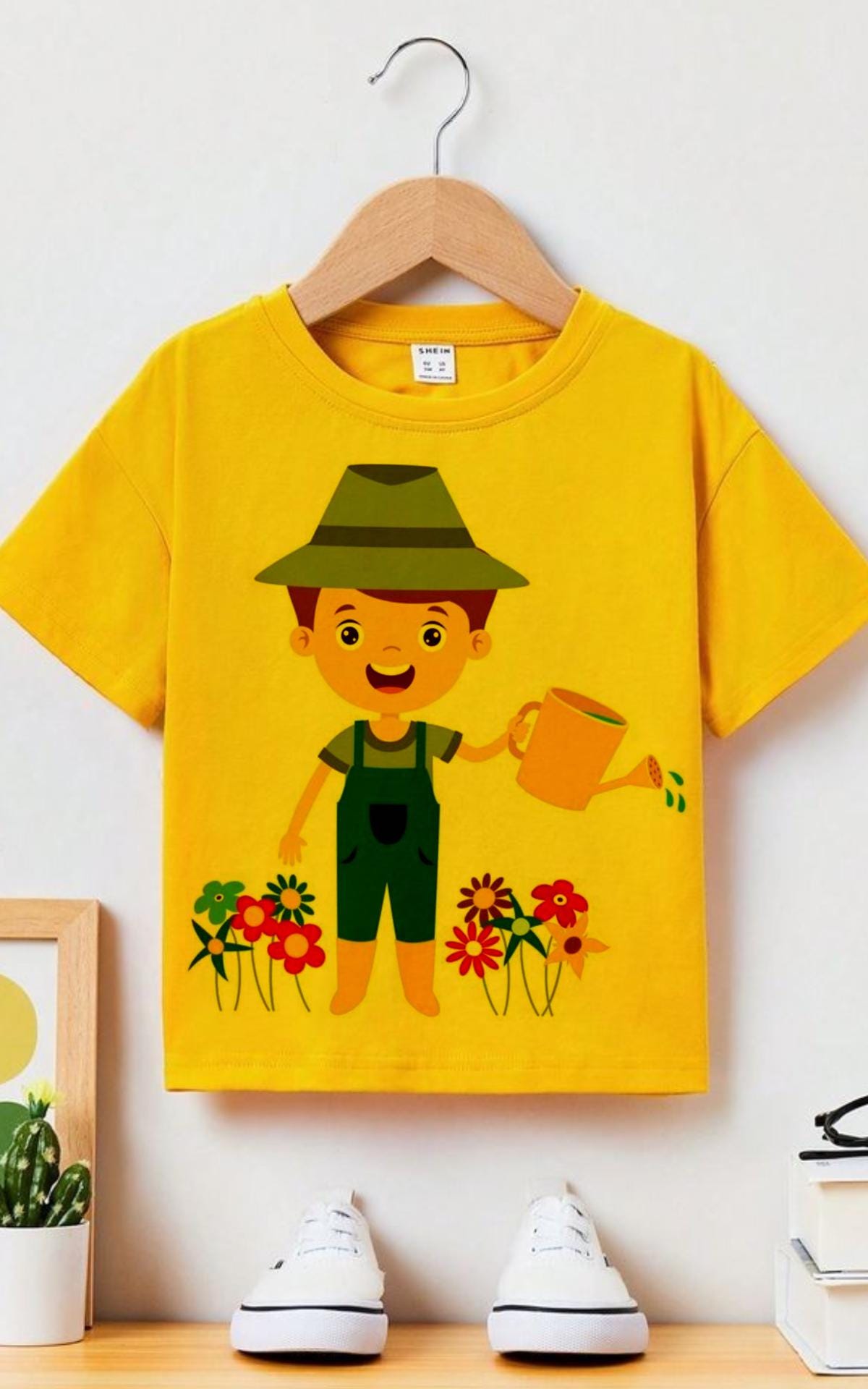 Cute Gardener Clipart SVG and PNG, Adorable Yasnaarts Design, Cute ...