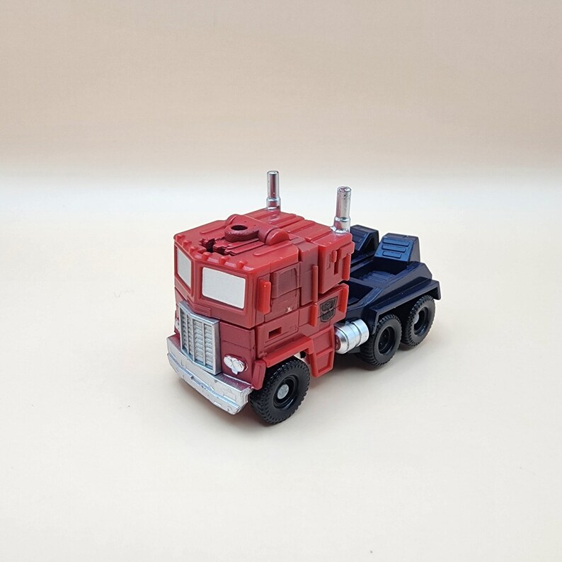 TRANSFORMERS G1 Optimus Prime COE 3 Transforming Plastic Action Figure ...