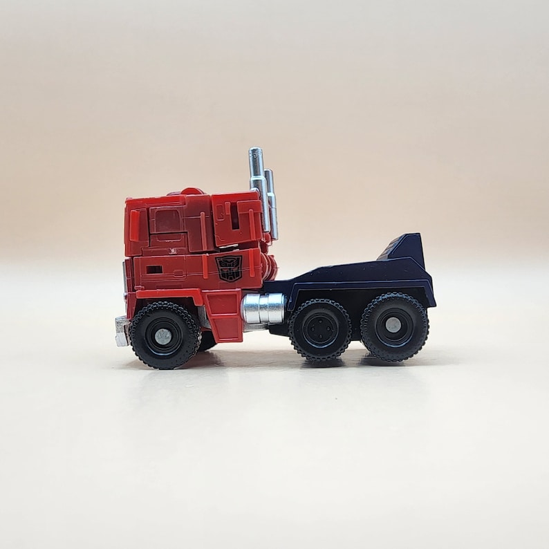 TRANSFORMERS G1 Optimus Prime COE 3 Transforming Plastic Action Figure ...