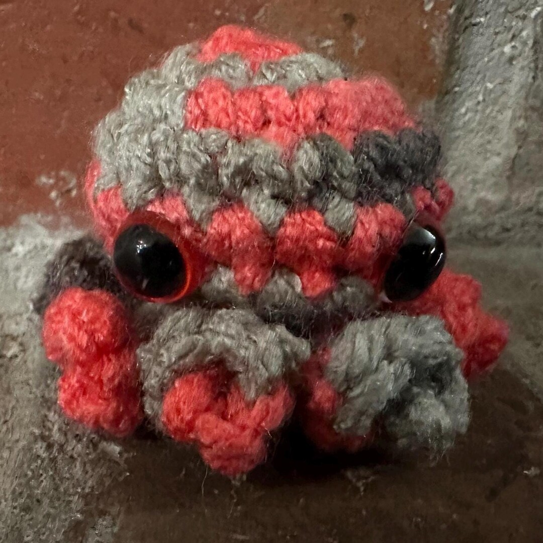 Tiny Crochet Octopus- Derrick - Etsy