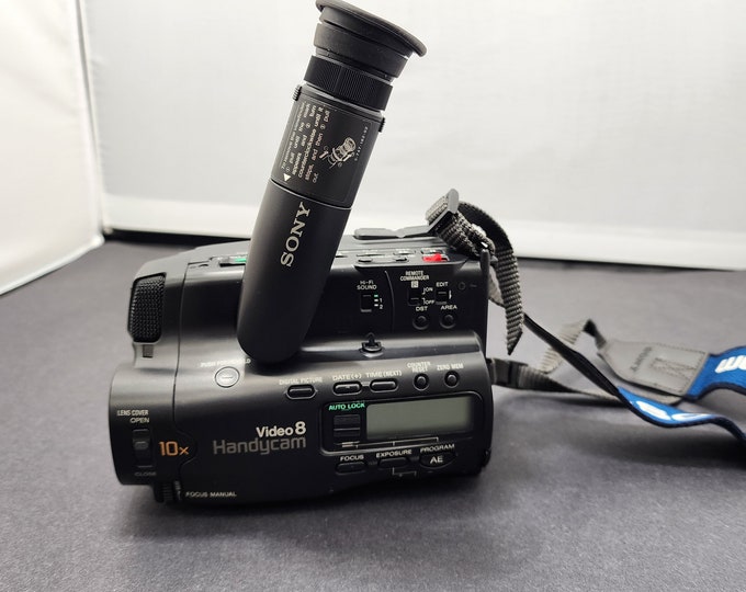 1992 Sony Handycam Hi8 Camcorder CCD-TR71 - Like New - With Original ...