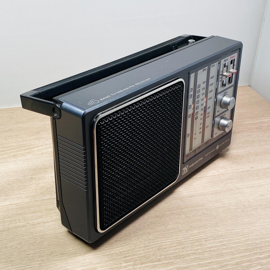 Vintage GE Portable AM/FM Radio. Classic 1985 Black and Chrome Retro ...