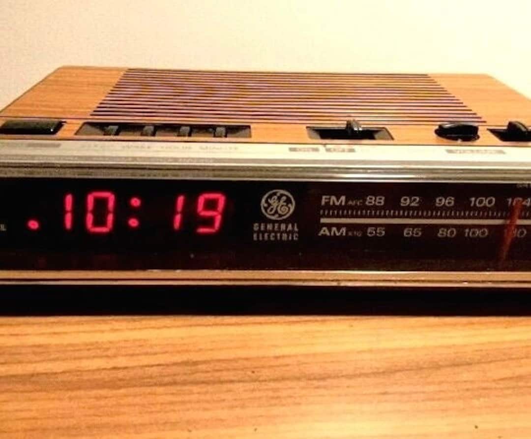 Vintage Digital Alarm Clock Radio With Battery Backup Vintage GE Model ...