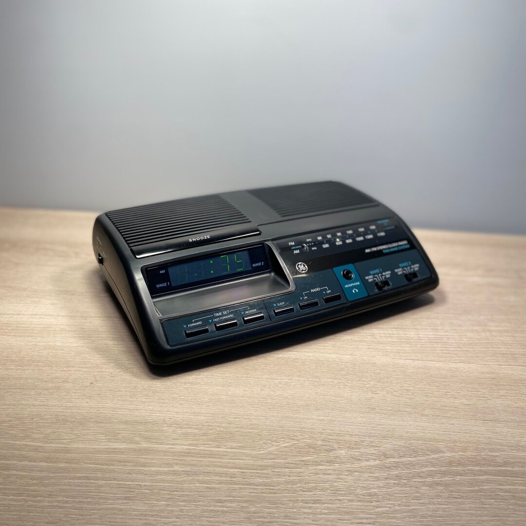 Vintage 1990 Alarm Clock Radio With Battery Backup. GE Model 7-4664-A ...