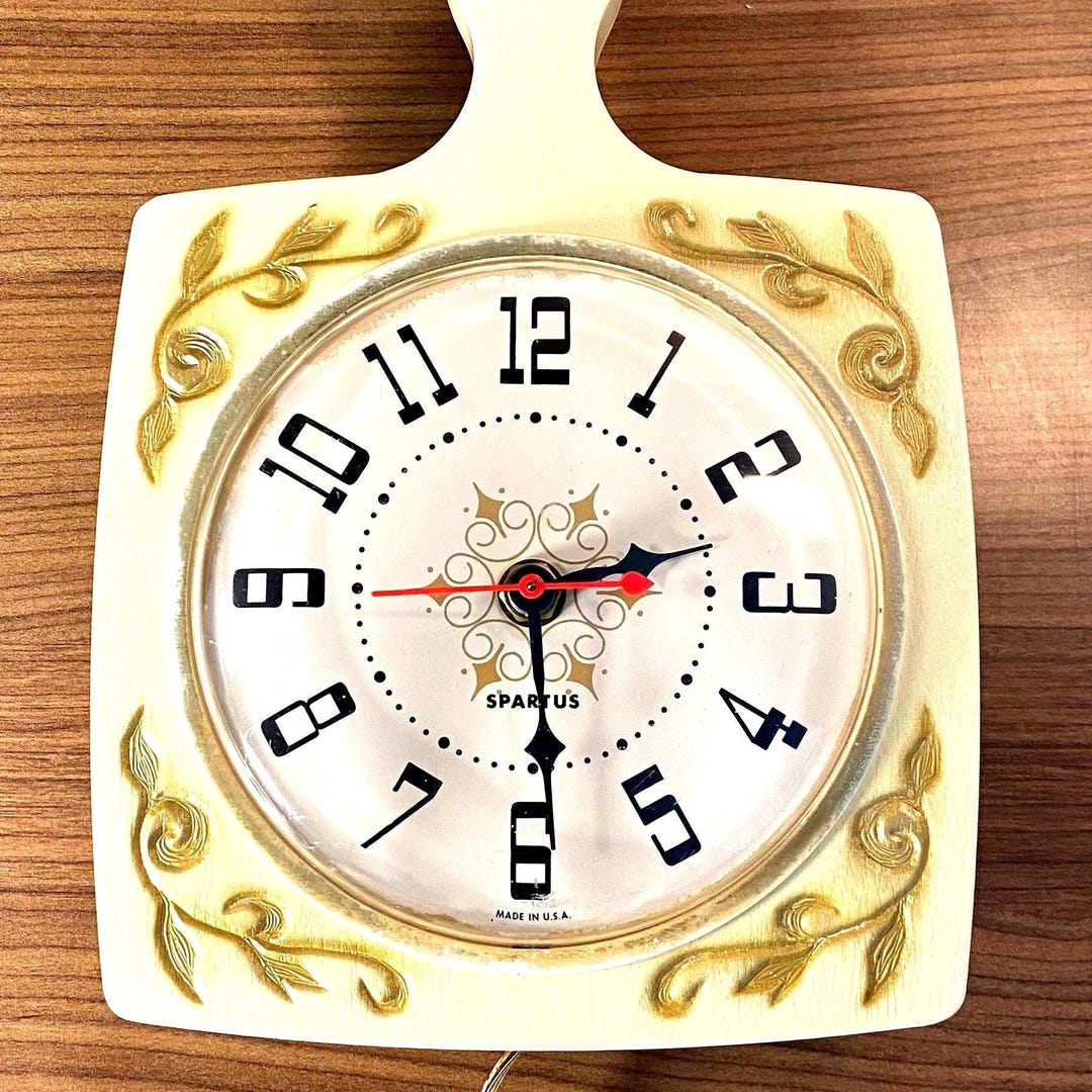 Spartus 60s-70s Wall Clock Cutting Board, AC Corded Model Number SA ...