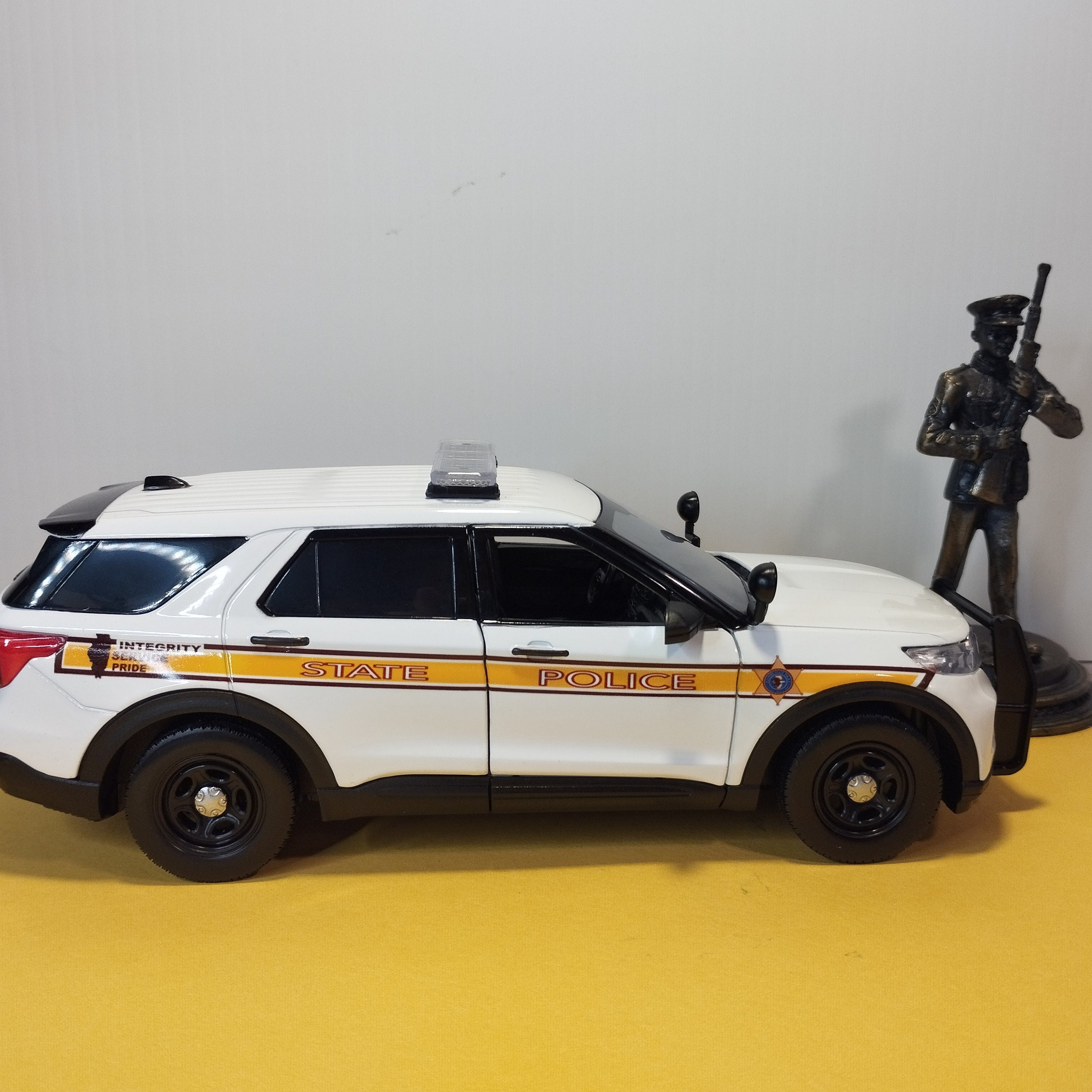 Illinois State Police Ford Explorer Model Car Diecast 1:24 Scale ...