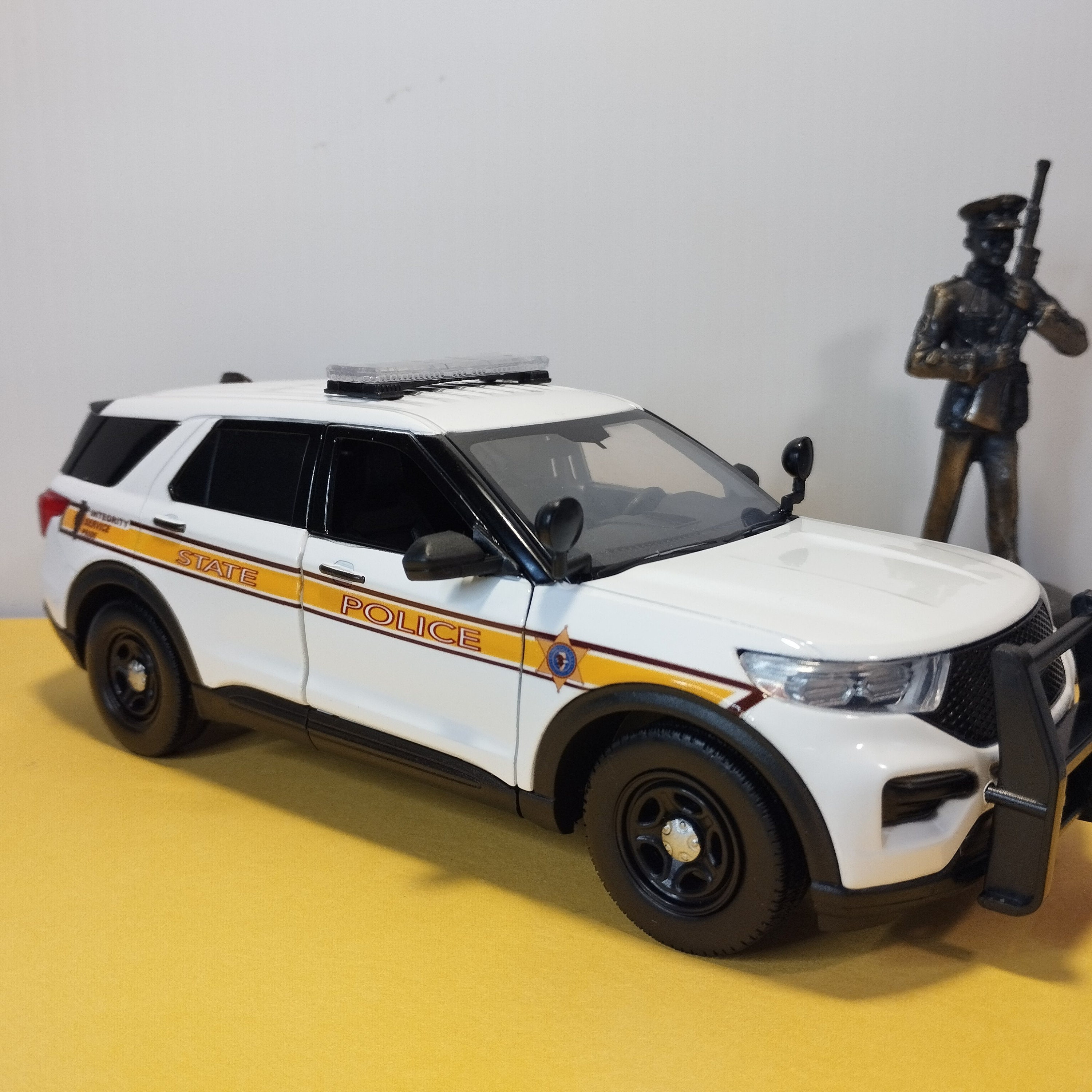 Illinois State Police Ford Explorer Model Car Diecast 1:24 Scale ...