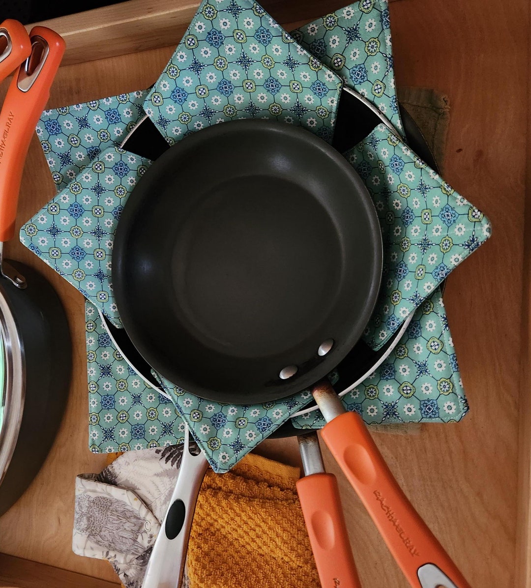 Green Background Pots and Pan Protector, Quilted Pan Protecters,, House ...