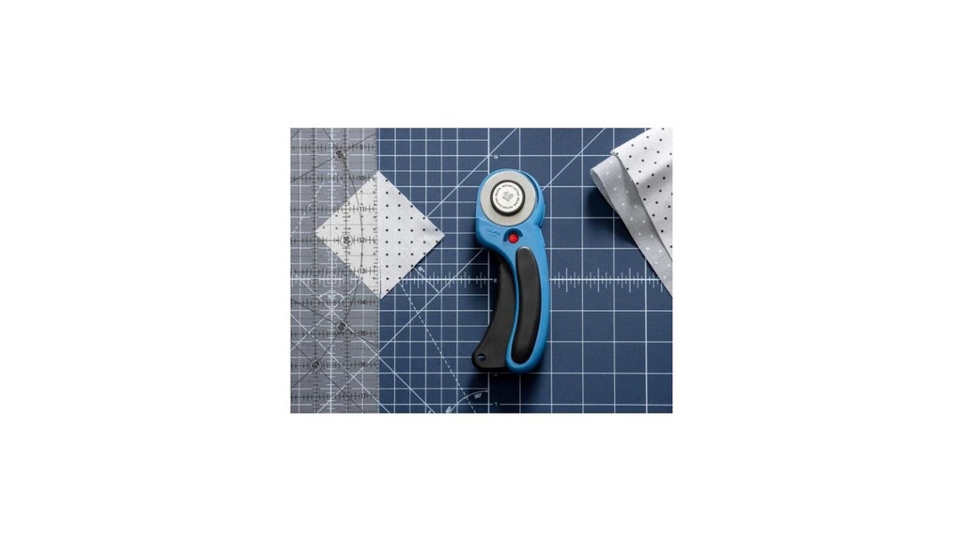 Premium 45mm OLFA Deluxe Ergonomic Rotary Cutter, Blue Quilter's ...