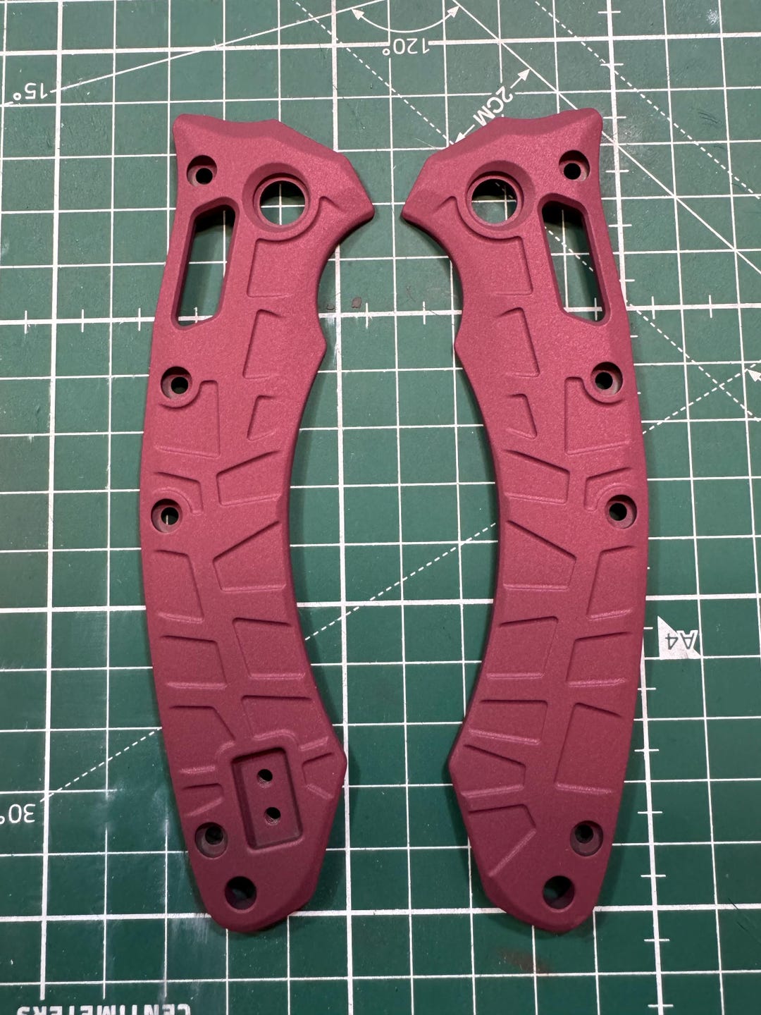 Microtech Amphibian Titanium Scales Cerakote Cranberry Frost - Etsy