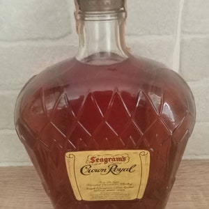 Collectionist Crown Royal Fine De Luxe 10 Year Old Blended Canadian ...