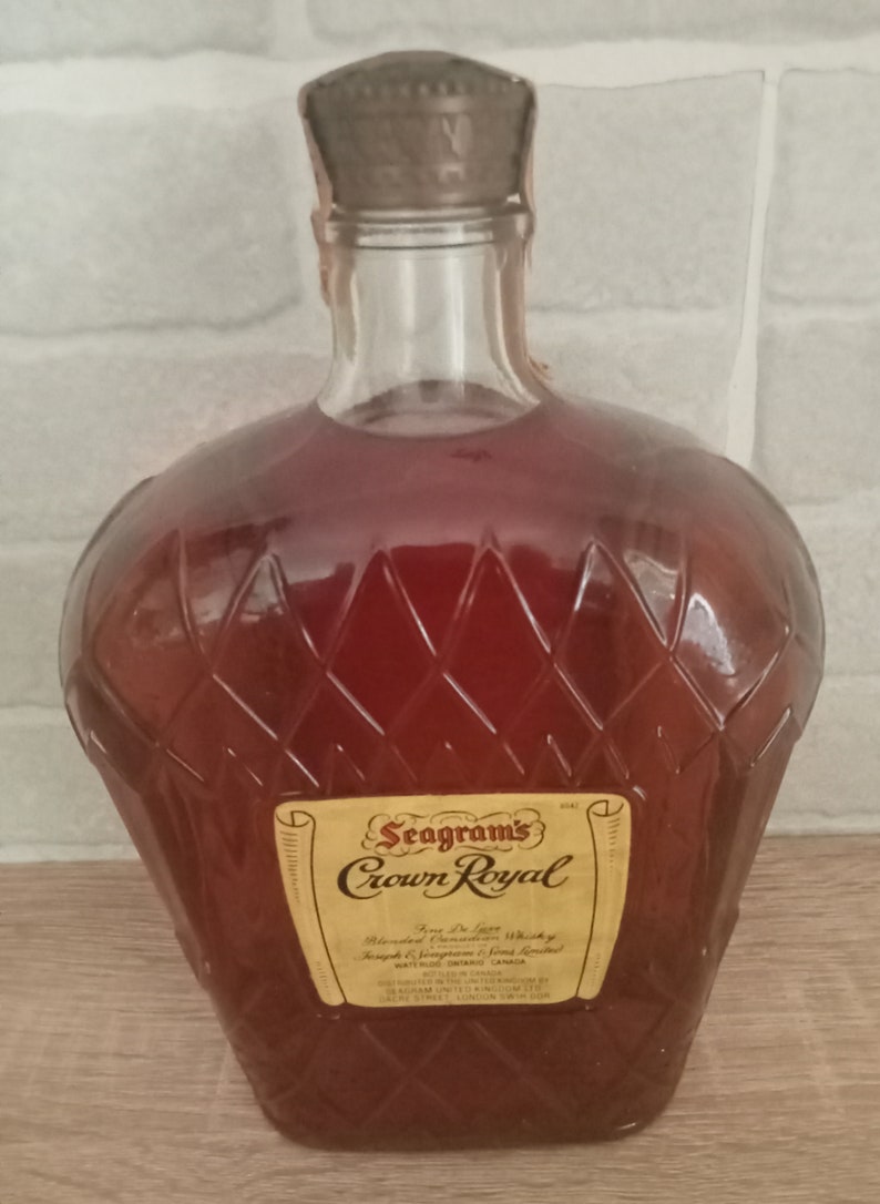 Collectionist Crown Royal Fine De Luxe 10 Year Old Blended Canadian ...