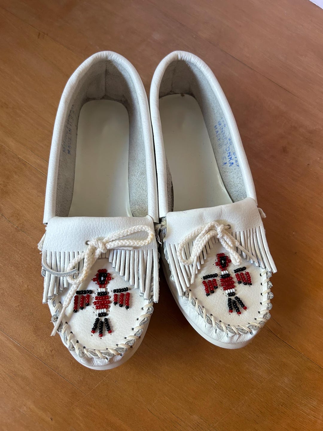 Minnetonka White Leather Beaded Thunderbird Moccasins Women Shoes Size ...