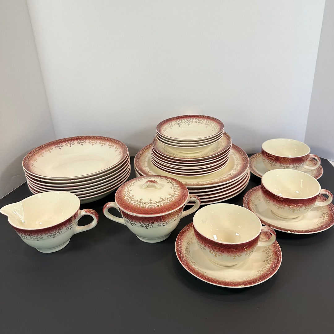 Vintage 22K Gold Trim Red Outline Dinner Set of Plates, Saucers ...