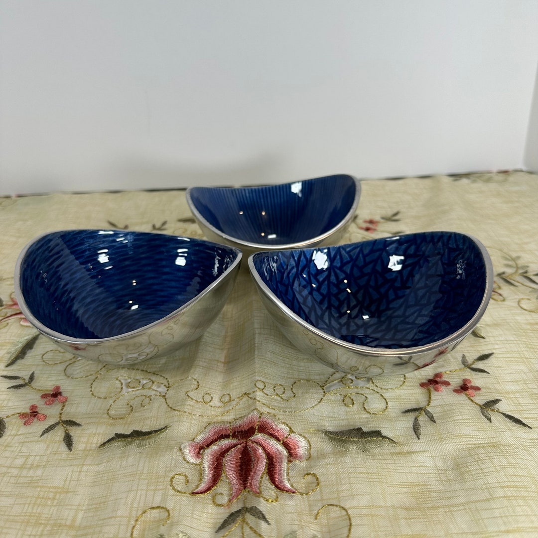 Vintage Set of 3 Blue Metal Enamel Bowls by Simply Designz Nut, Berry ...