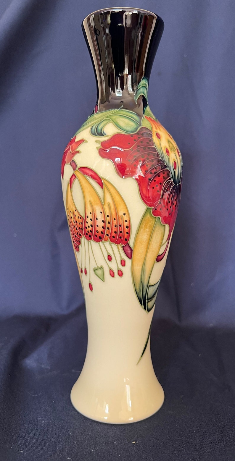 MOORCROFT ANNA LILY Vase 20.5cm. Nicola Slaney Design. Highly Sought ...