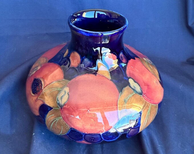 Wm MOORCROFT POMEGRANATE SQUAT Vase 12cm. 1920s William Moorcroft ...