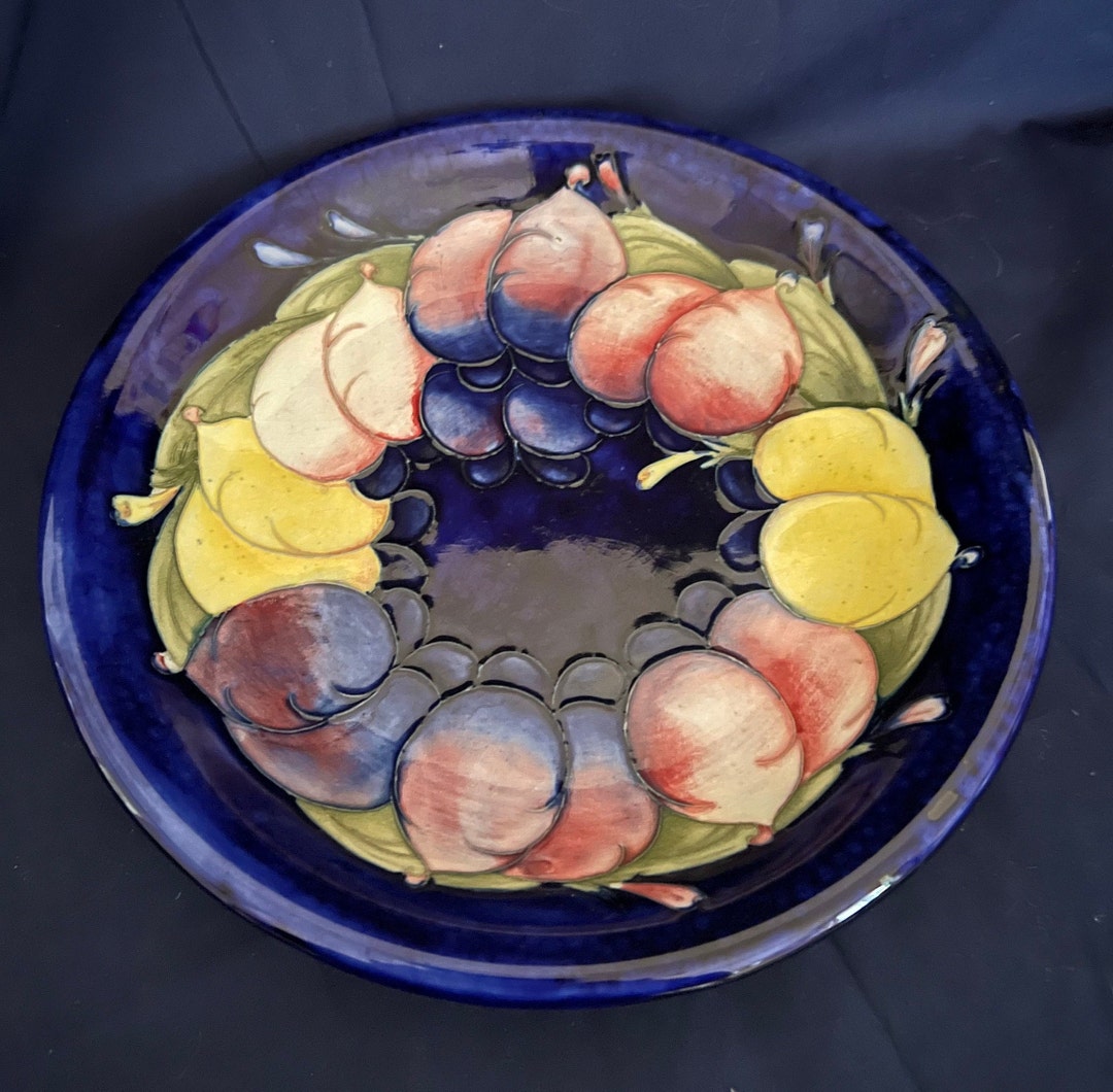 MOORCROFT PLATE 22cm. Walter Moorcroft Era. Beautiful Design. Classic ...