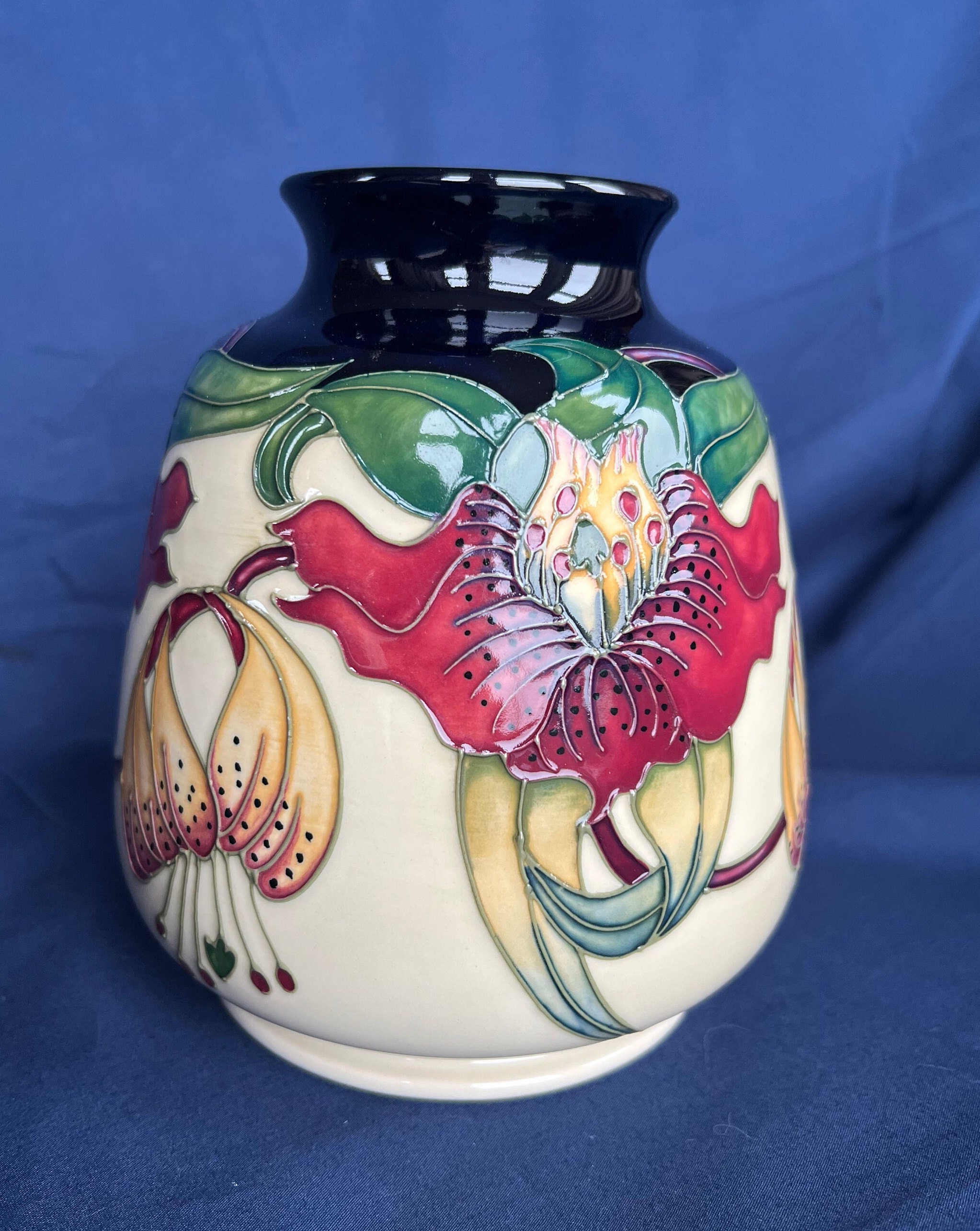 MOORCROFT TRIAL VASE Anna Lily 2012. Nicola Slaney Design. Seriously ...