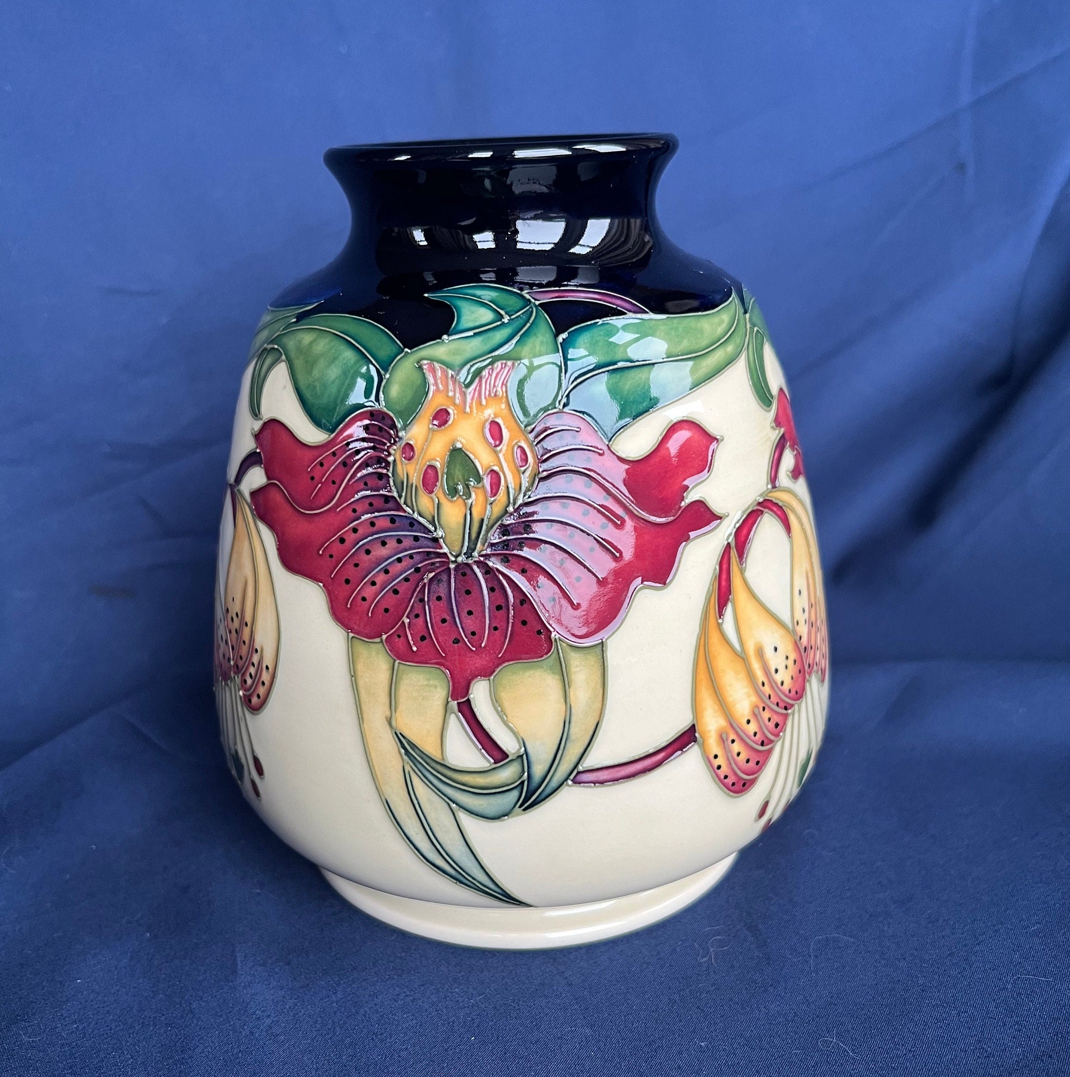 MOORCROFT TRIAL VASE Anna Lily 2012. Nicola Slaney Design. Seriously ...