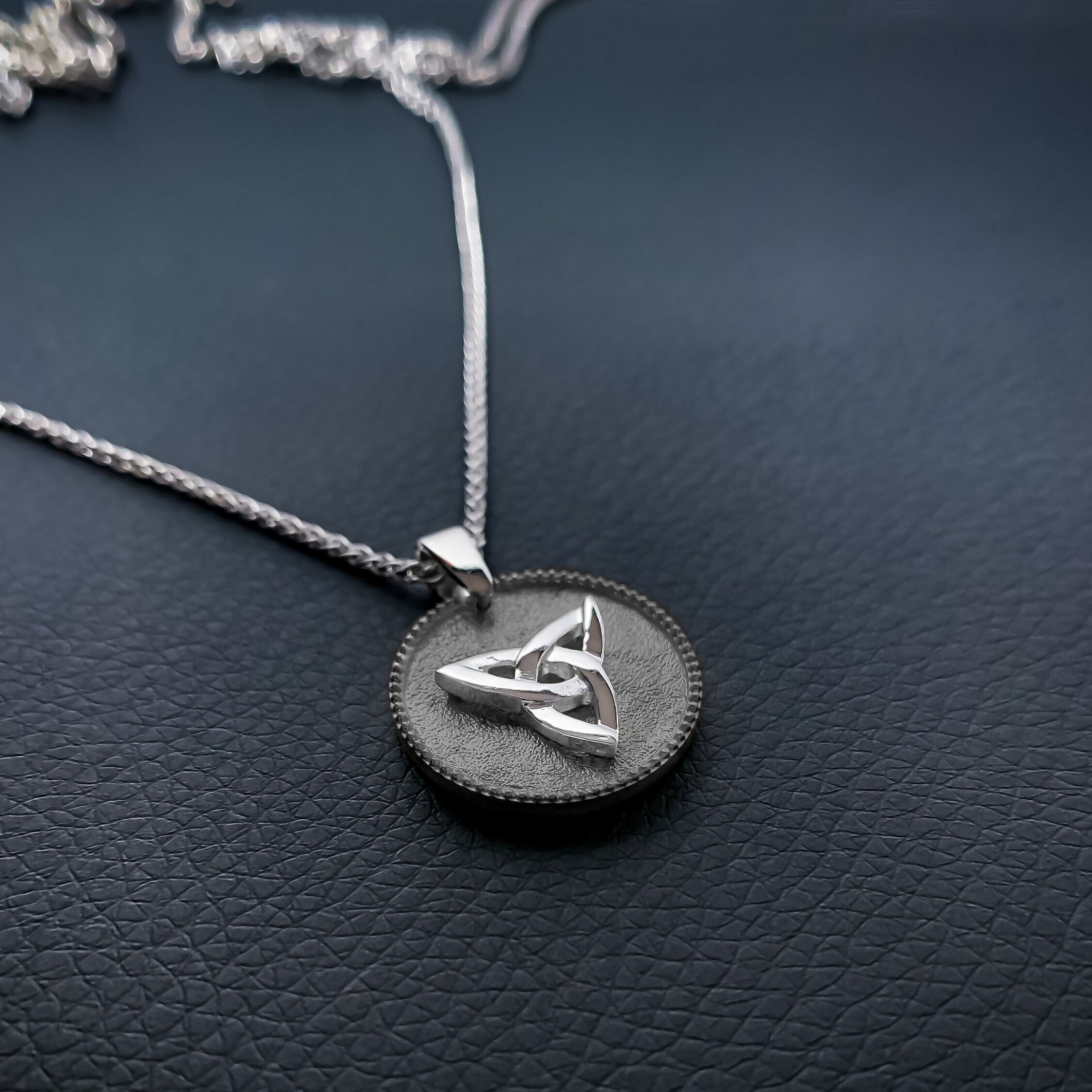 Sterling Silver Circle Trinity Pentant Triquetra Knot Chain Amulet Gold ...