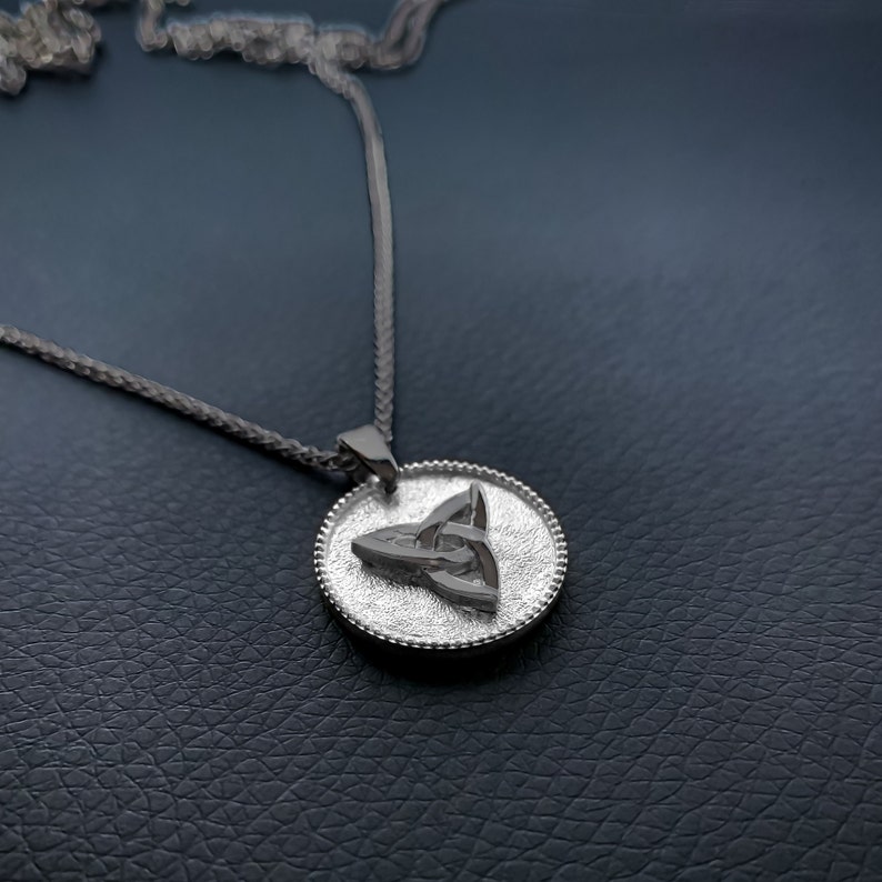Sterling Silver Circle Trinity Pentant Triquetra Knot Chain Amulet Gold ...
