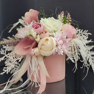 Pink Flower Arrangement in a Velur Box, Floral Arrangement, Floral ...