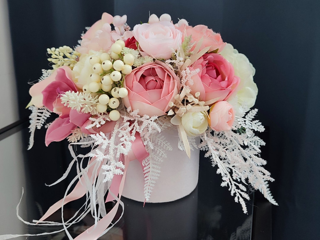 Elegant Floral Arrangement in a Velur Box, Flower Arrangement, Floral ...