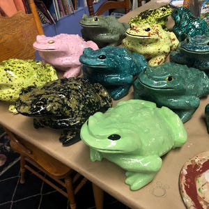 CUSTOM Painted Ceramic Arnel Toad Toilet Paper Holder LARGE - Etsy