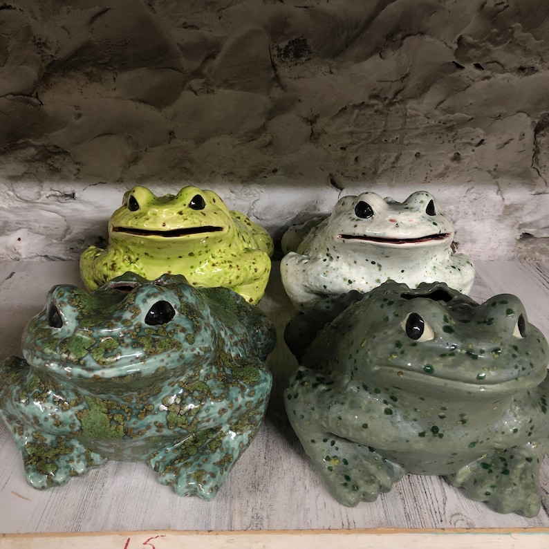 CUSTOM Painted Ceramic Arnel Toad Tissue Dispenser MEDIUM - Etsy