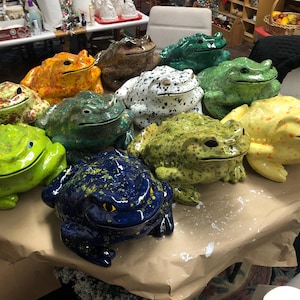 CUSTOM Painted Ceramic Arnel Toad Toilet Paper Holder LARGE - Etsy