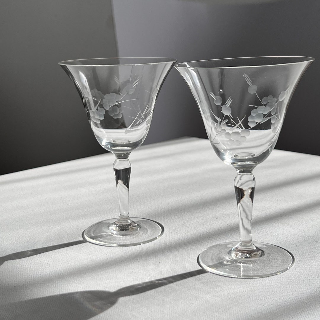 Vintage BERRY Set of 2 1950's ETCHED STEMMED Glasses - Etsy