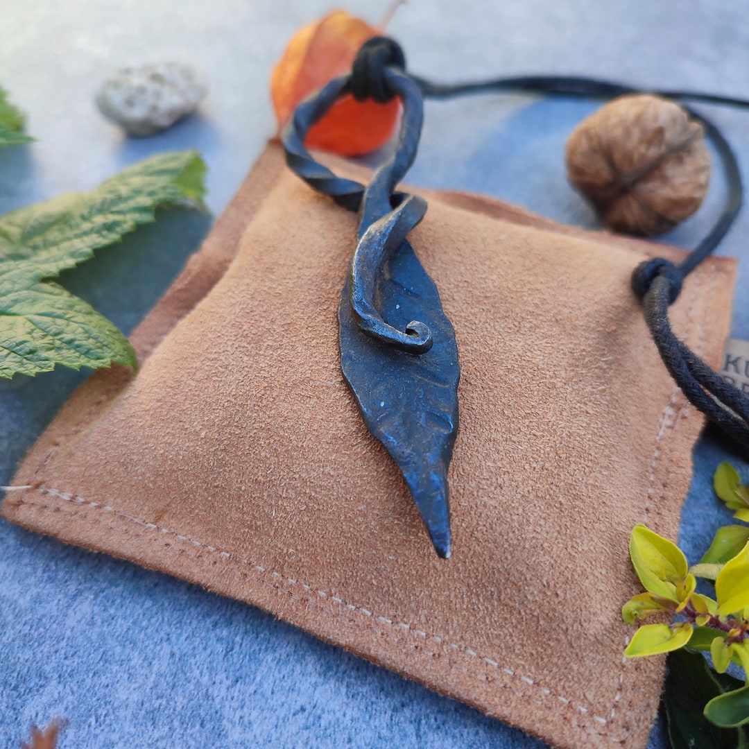 Druid Pendant Shaman Leaf Pendant Magical Pendant Protect Amulet Pagan ...