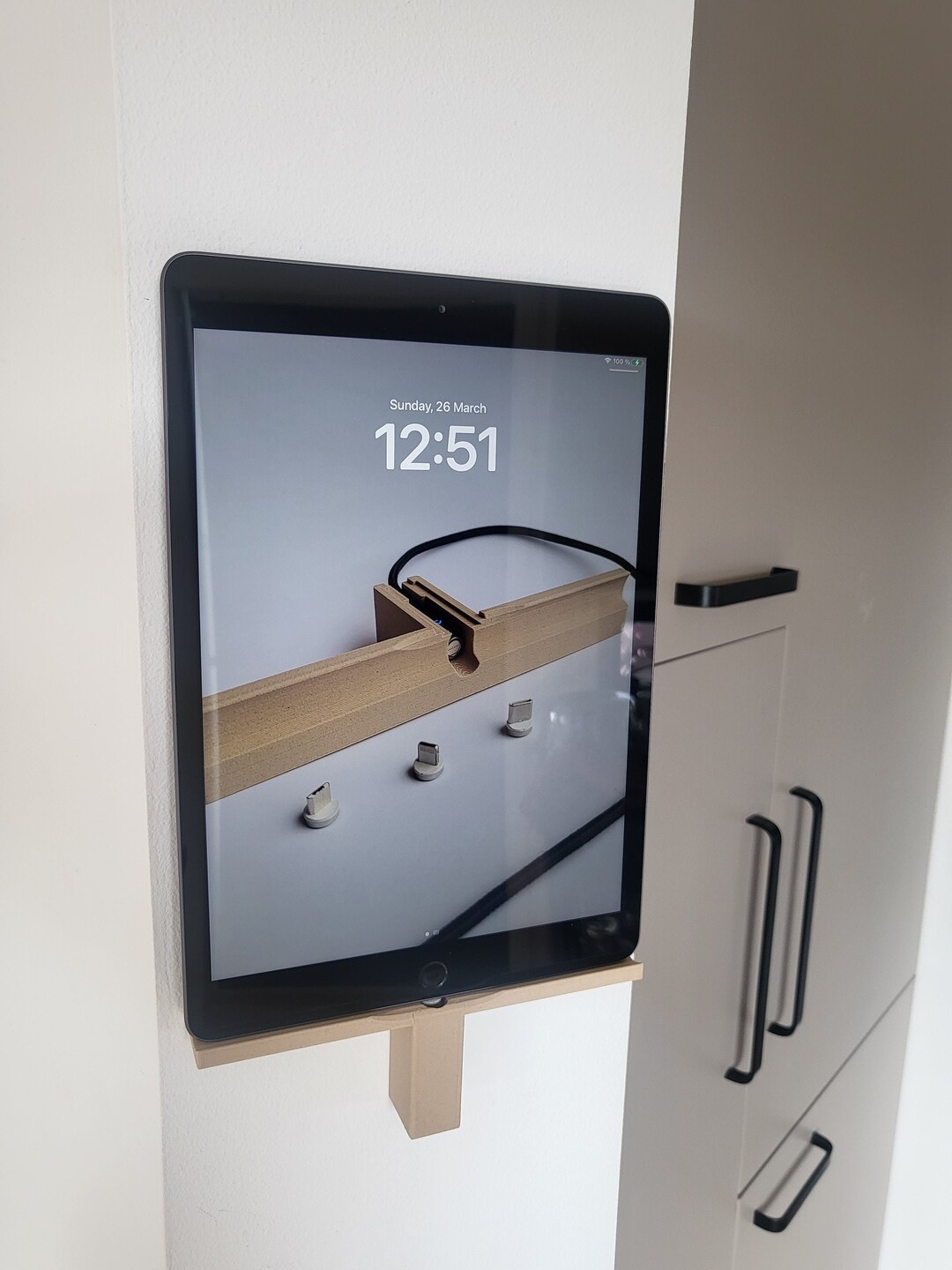 Padholder2000: Universal Tablet Wall Mount With Integrated Charging and ...