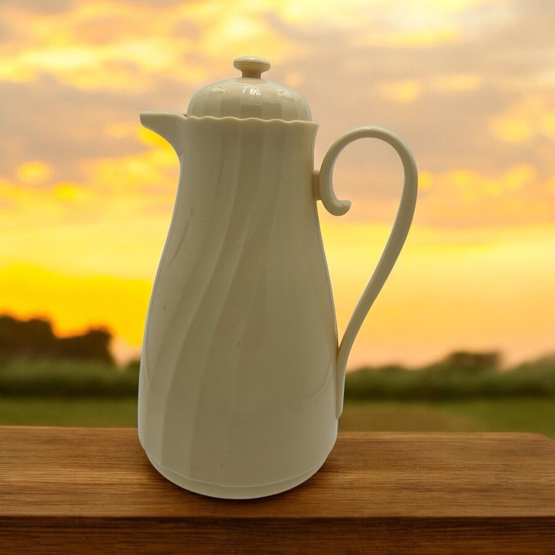 Vintage Takefuji Cream Coffee Pot Art Deco MCM Kraft 1.0 Liter Carafe ...