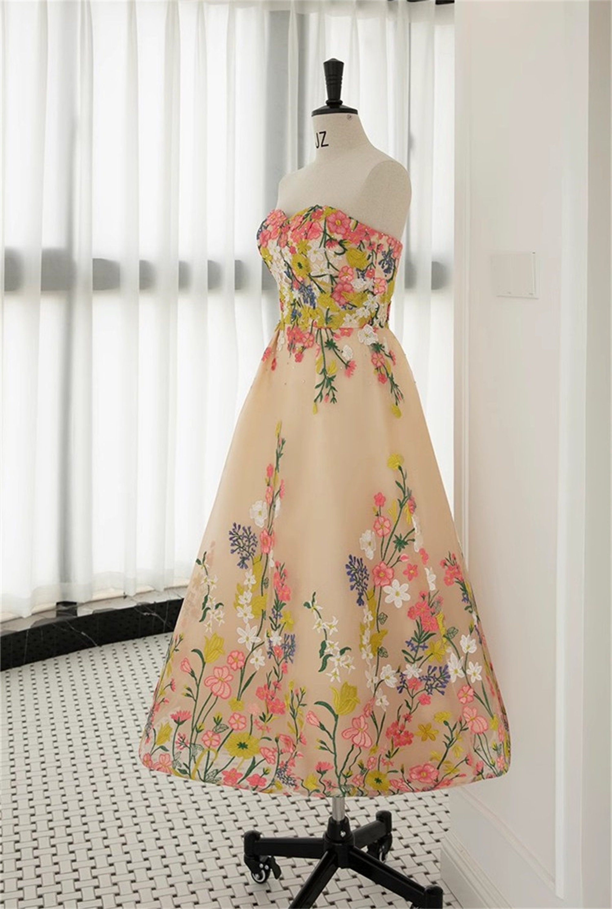 Sweetheart Prom Dress Short, Tea Length Floral Prom Gown, Floral ...