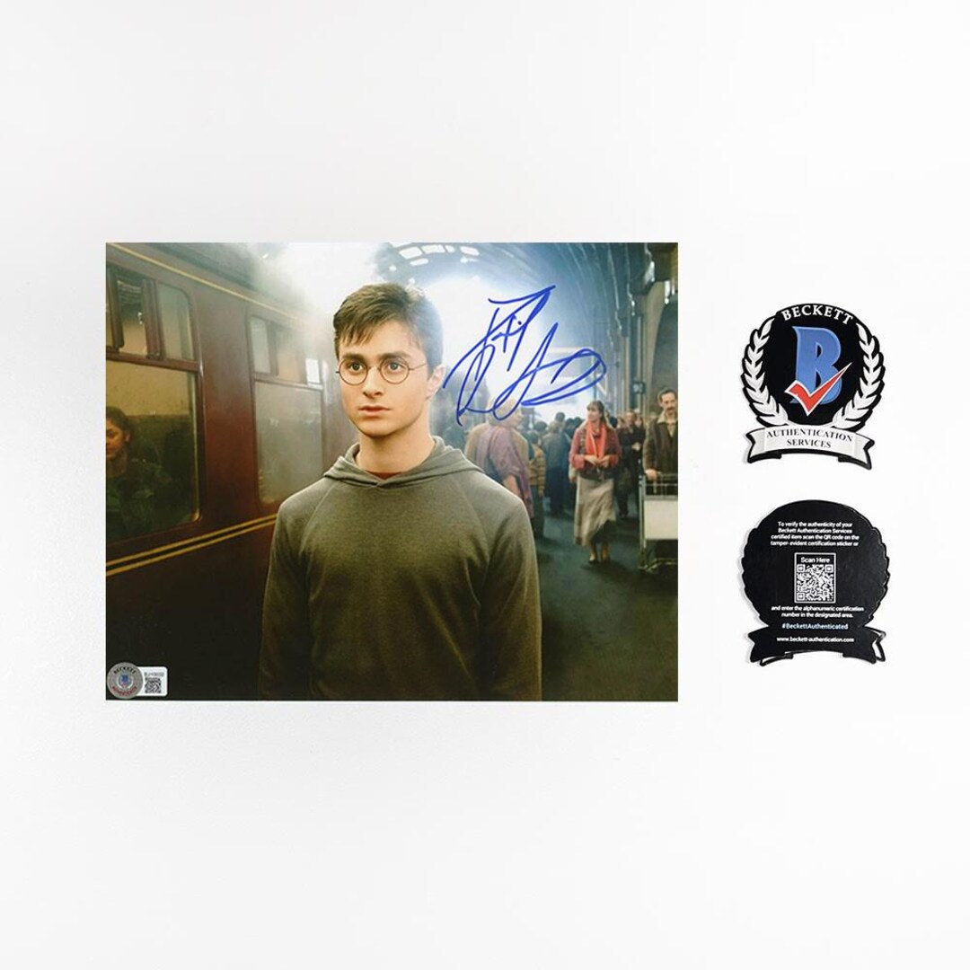 Daniel Radcliffe 8x10 Inch Photo Signed Autographed Authentic Beckett ...