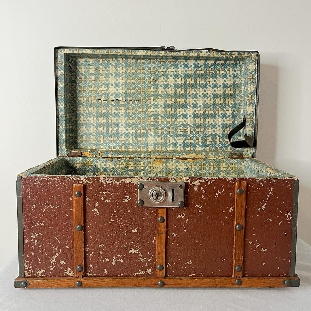 Small Antique French Trunk - Etsy