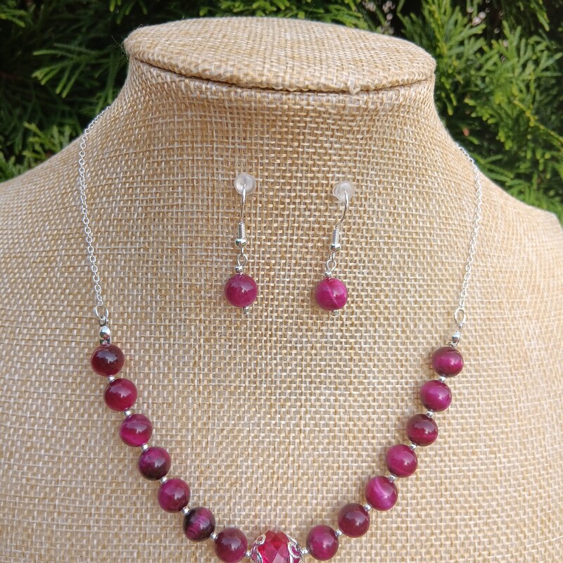 Magenta Necklace - Etsy
