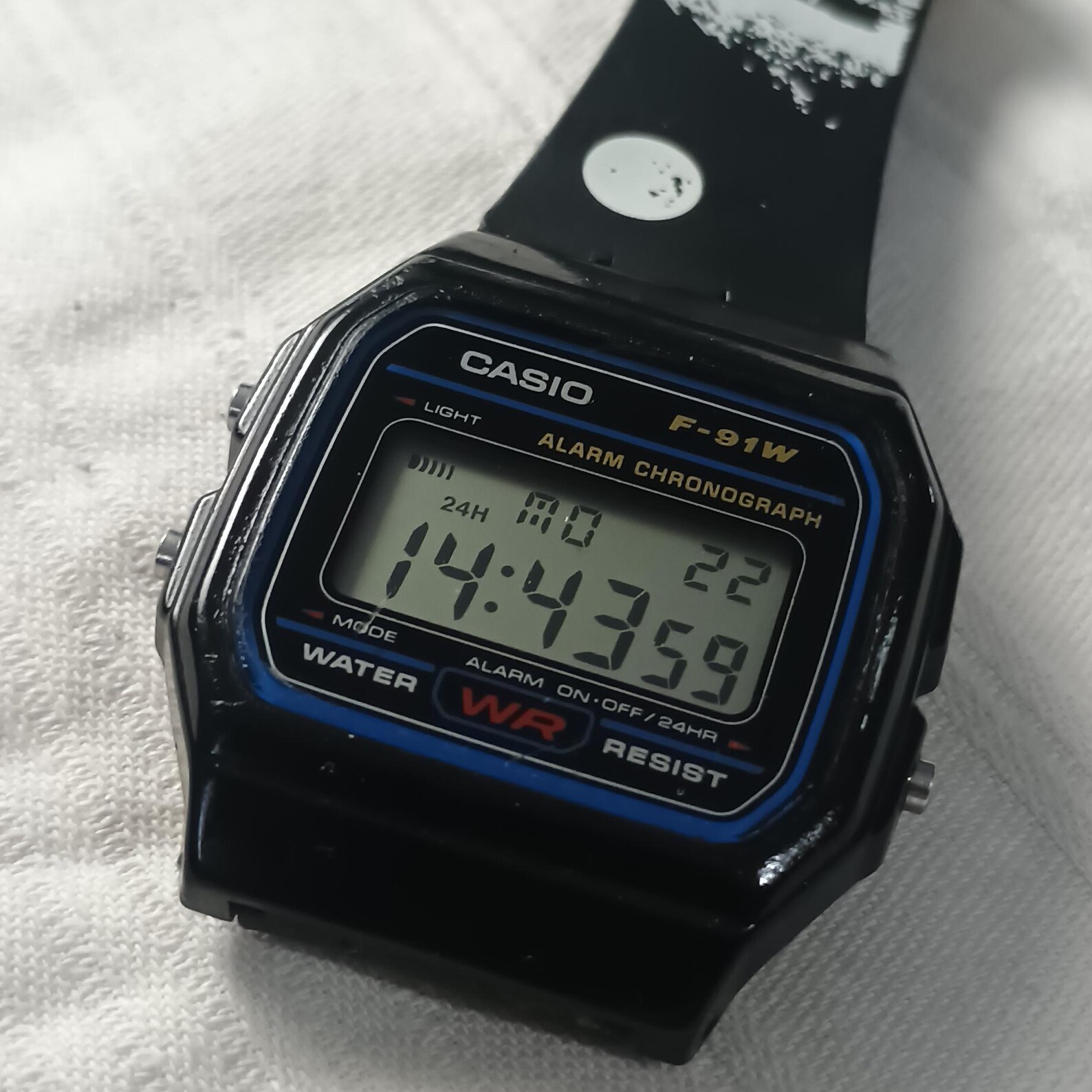 Classic Casio F-91W Digital Watch, Retro Black Resin Sport Watch, Cult ...